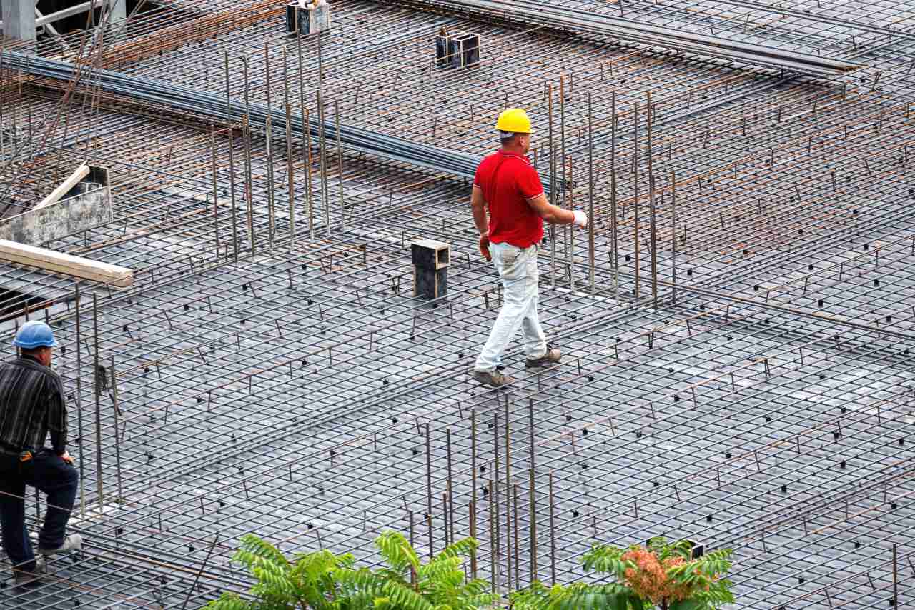 Beton Fiber: Kenali Pengertian Hingga Keunggulannya Disini!